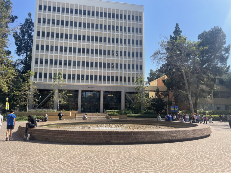 名門UCLAの大人気キャンパスツアーに潜入！見どころ解説 | ロサンゼルス留学情報館